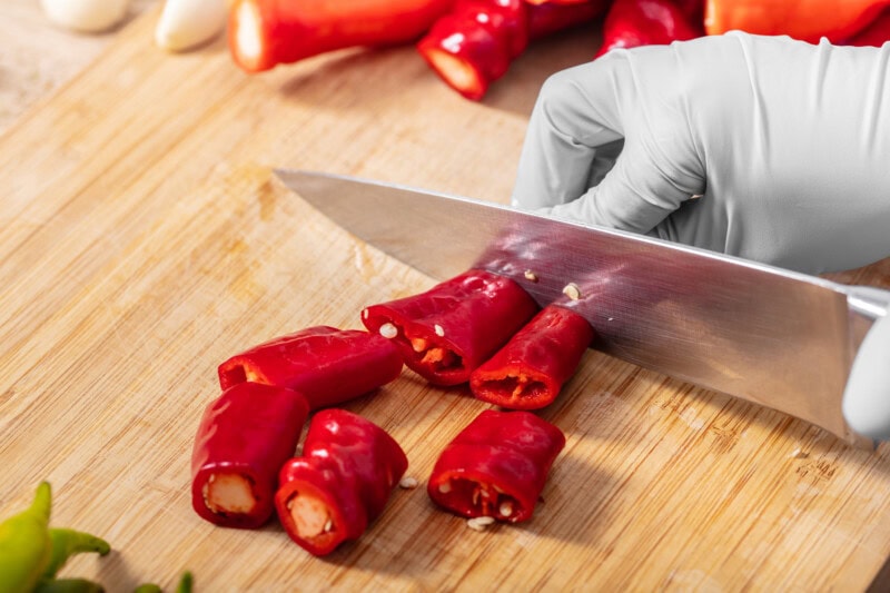 Koniec plaču: Ako krájať cibuľu, chilli a chren ako profesionál